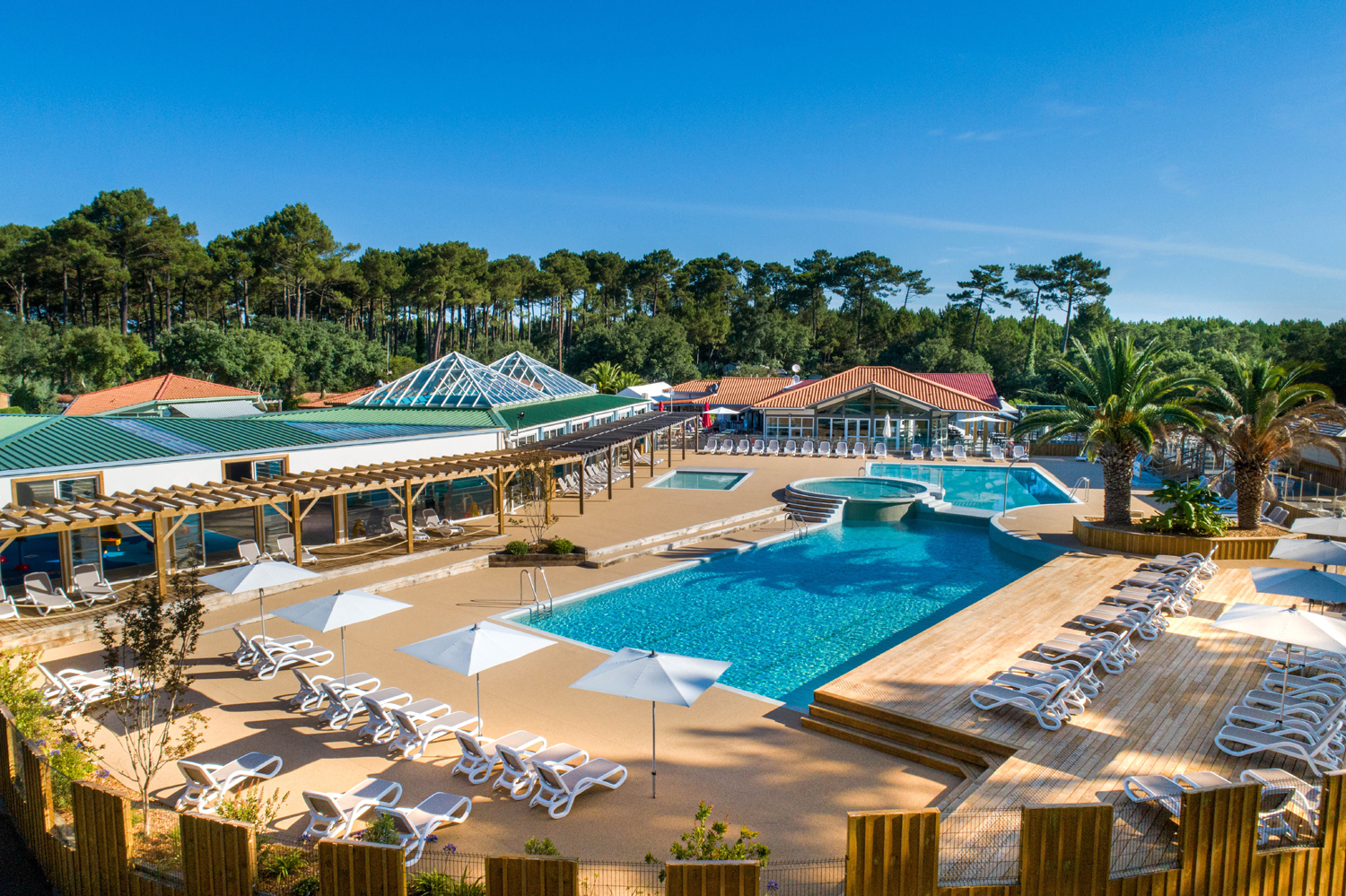 En bord d'océan, le camping naturiste Arnaoutchot dans les Landes ...