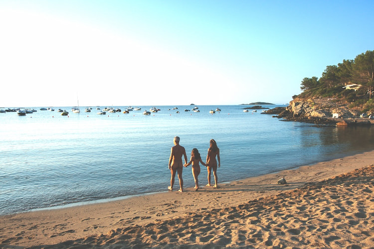 Corse confidentielle : séjour naturiste exclusif à La Chiappa ...